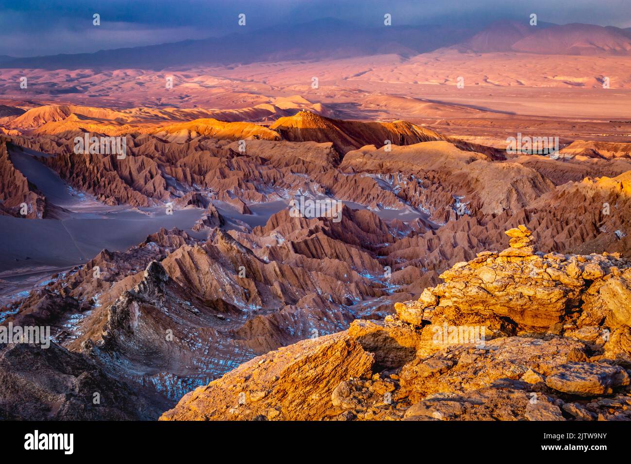 Moon Valley, Valle de la Luna at sunset, Atacama desert, Chile, South America Stock Photo - Alamy