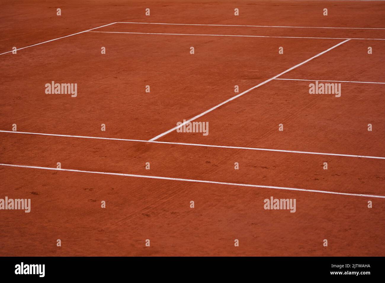 Red clay tennis court Stock Photo - Alamy
