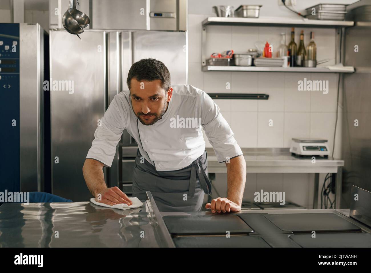 Professional restaurant cooking hi-res stock photography and images - Alamy
