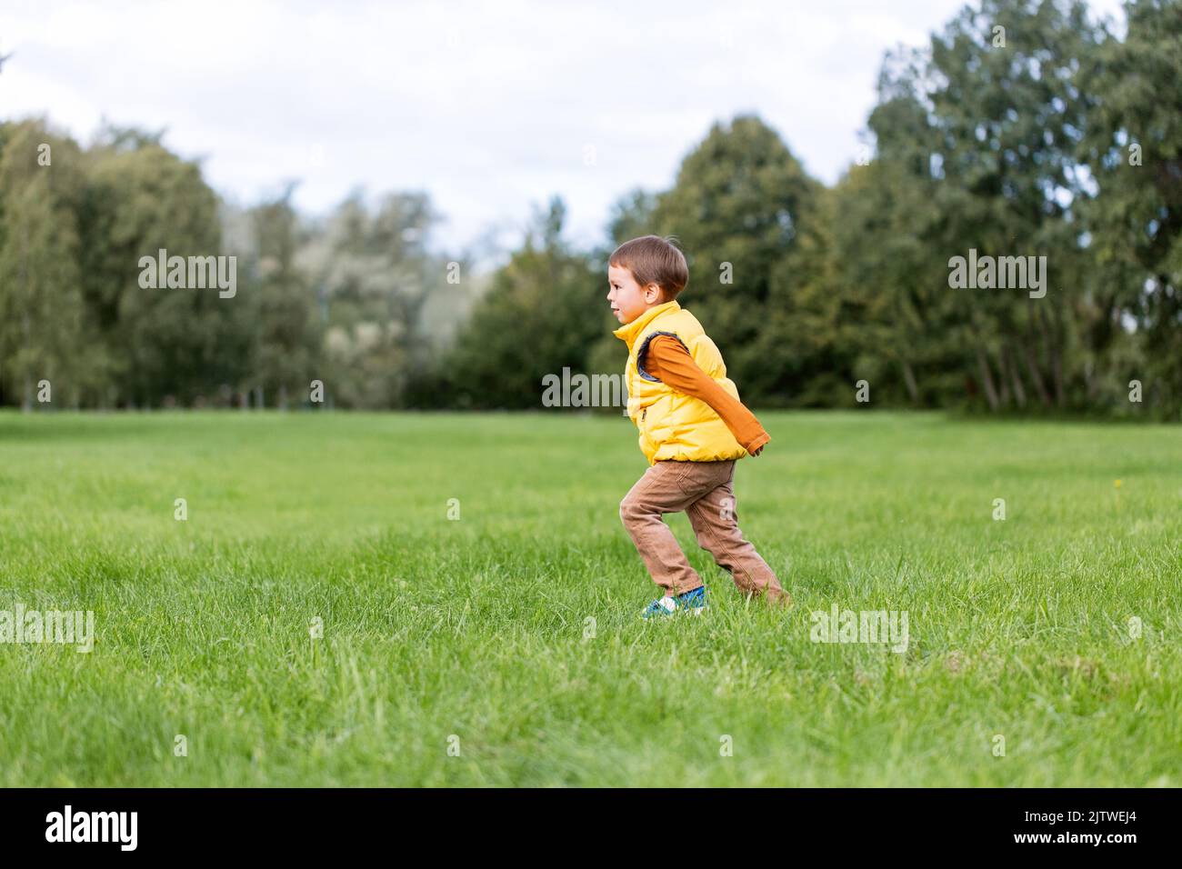 Asian boy running hi-res stock photography and images - Alamy