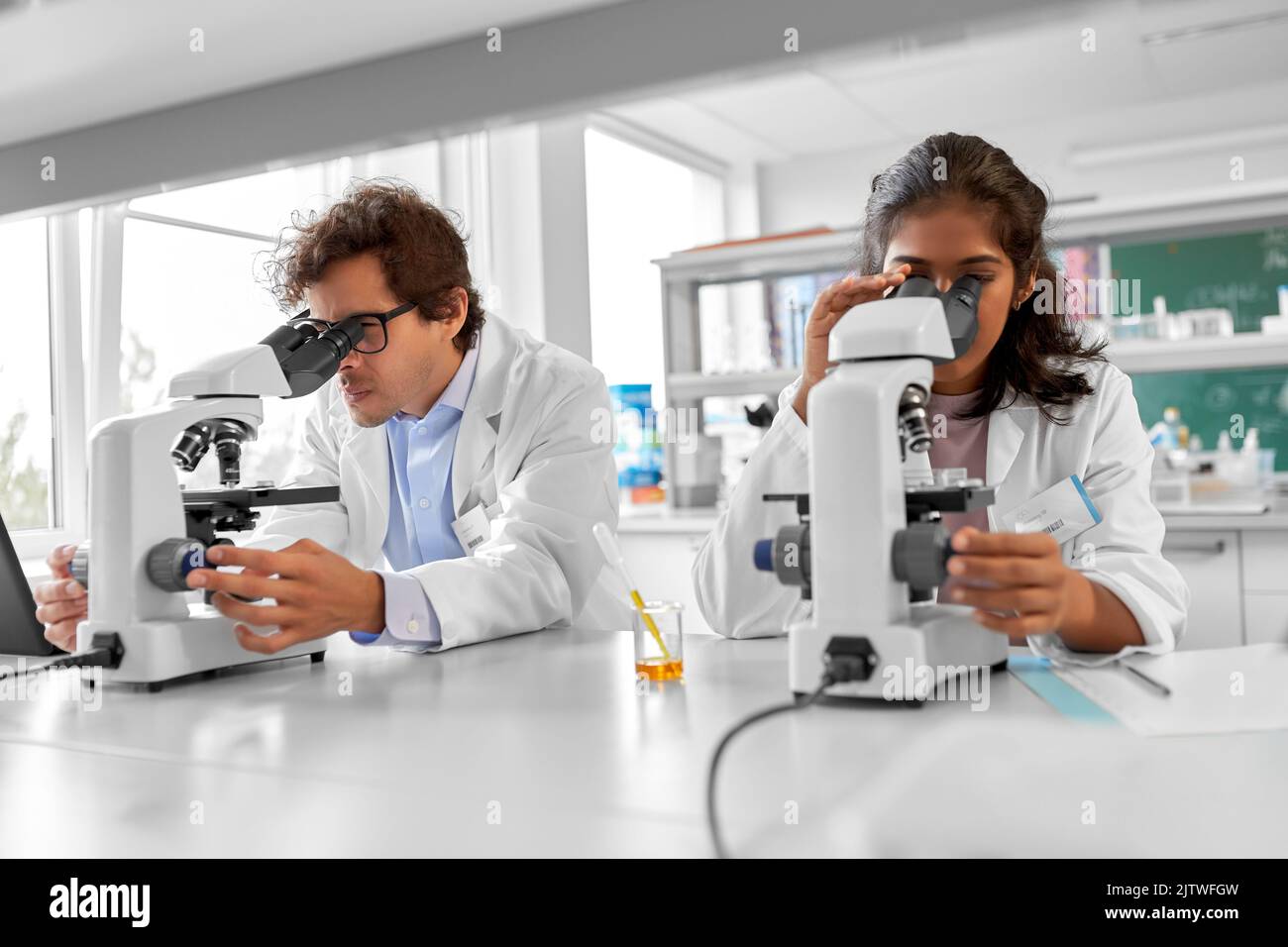 Microscopes scientist hi-res stock photography and images - Alamy