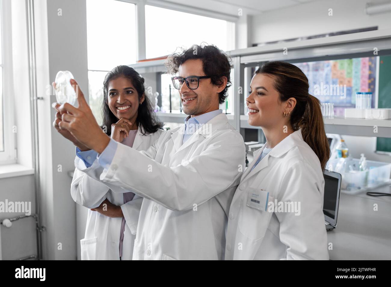 Group scientists petri dish hi-res stock photography and images - Alamy
