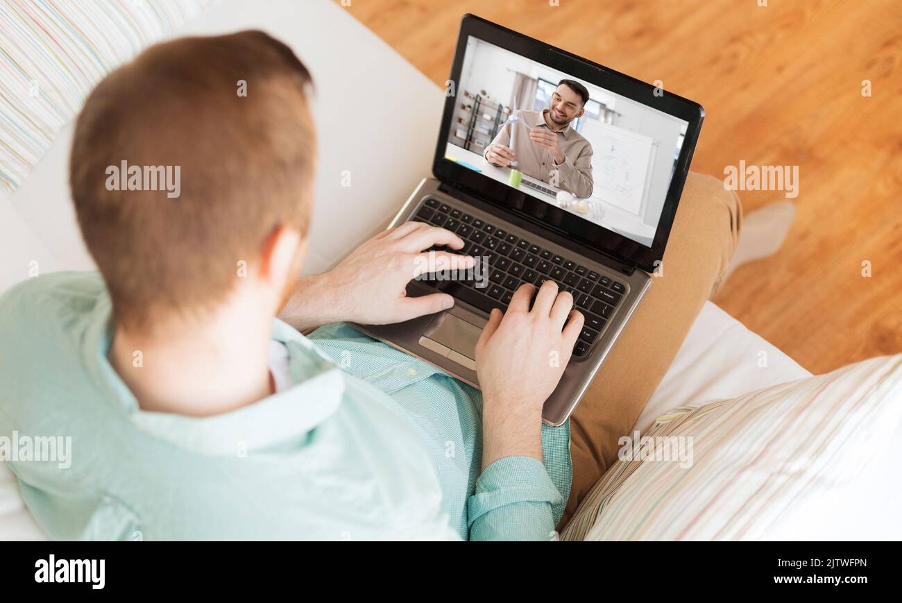 School class watching screen hi-res stock photography and images - Alamy