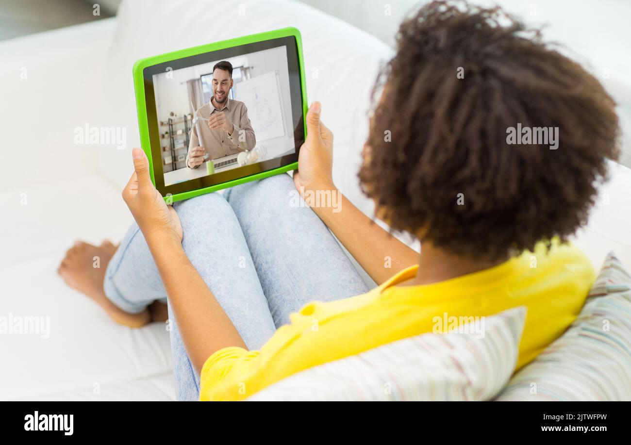 Watching tutorial hi-res stock photography and images - Alamy