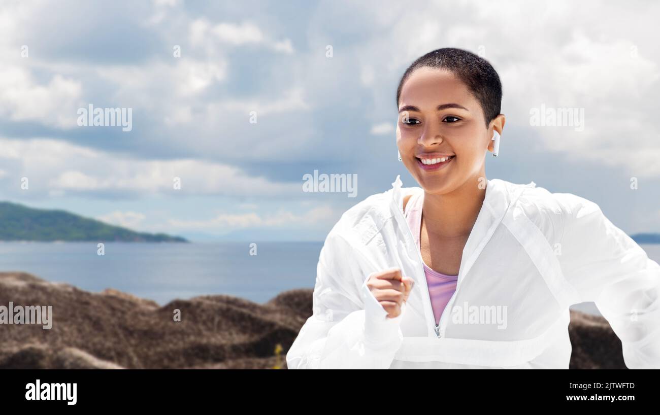 Beautiful black woman seychelles hi-res stock photography and images ...
