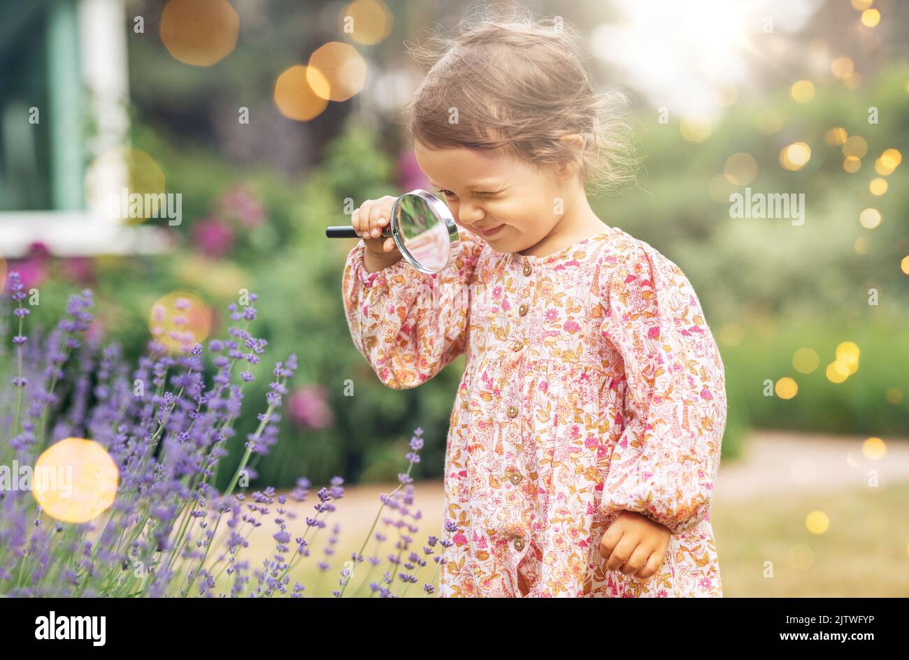 Girl garden magnifying glass hi-res stock photography and images - Alamy