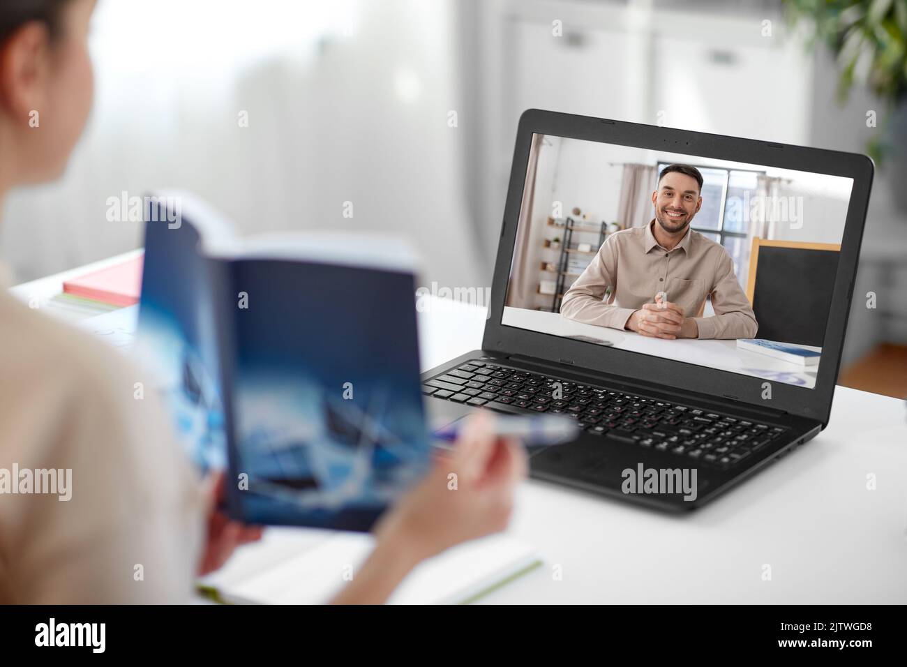 University student online class home hi-res stock photography and ...