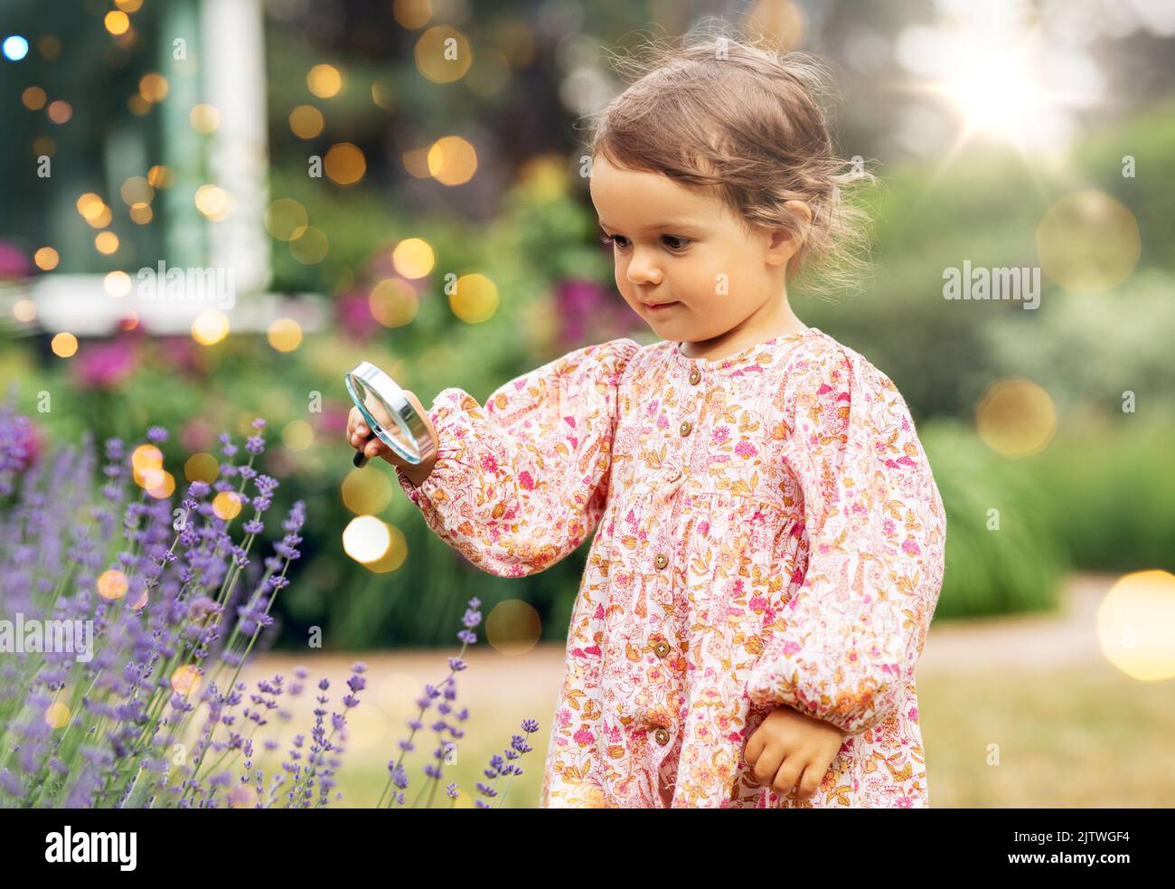 Girl garden magnifying glass hi-res stock photography and images - Alamy