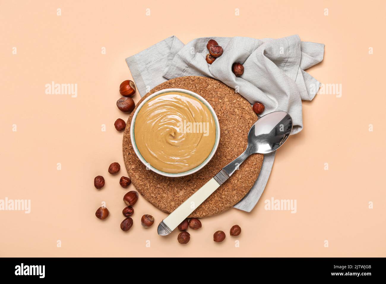Bowl of delicious hazelnut butter on color background Stock Photo - Alamy