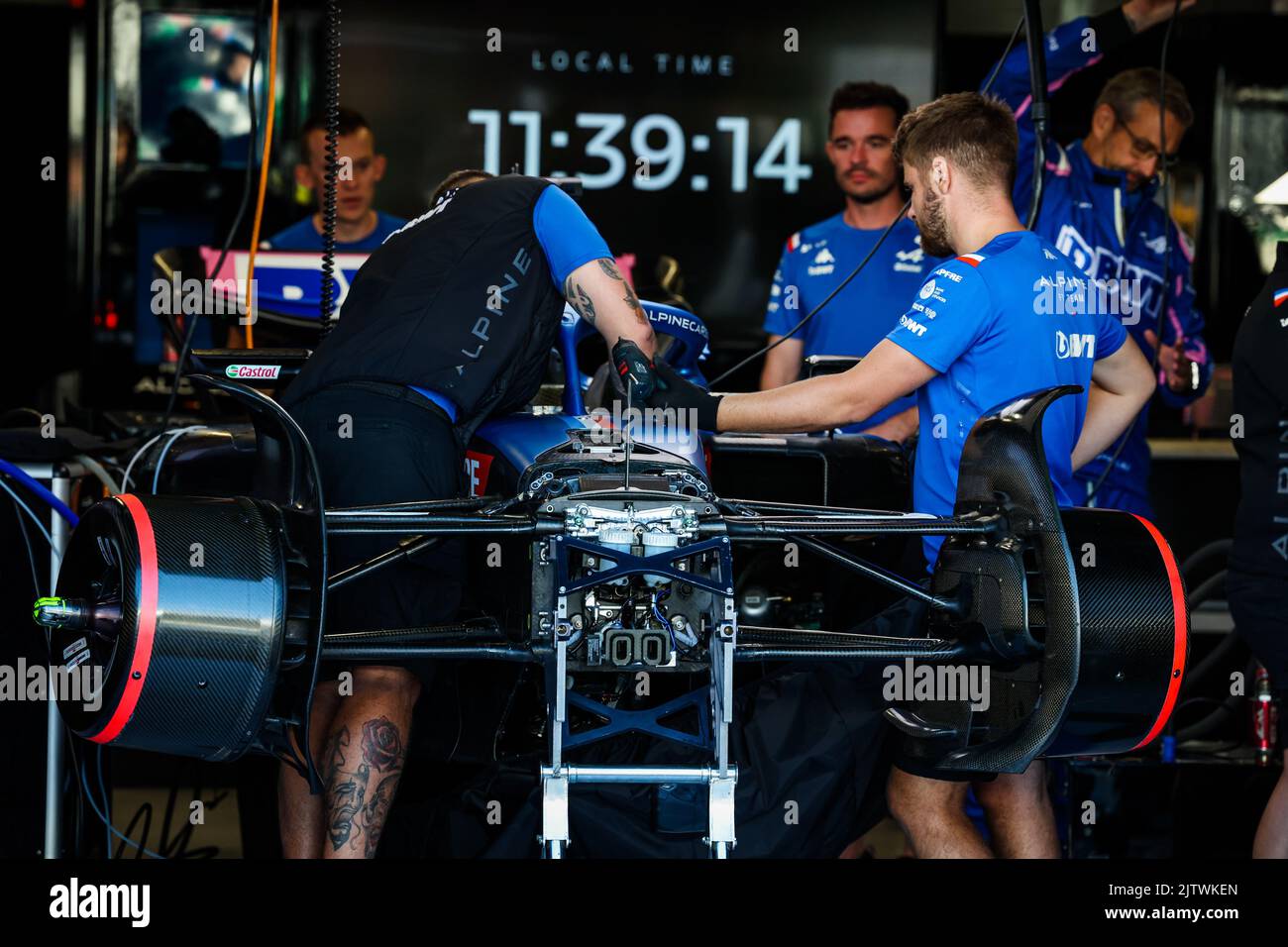 Alpine f1 mechanics hi-res stock photography and images - Alamy