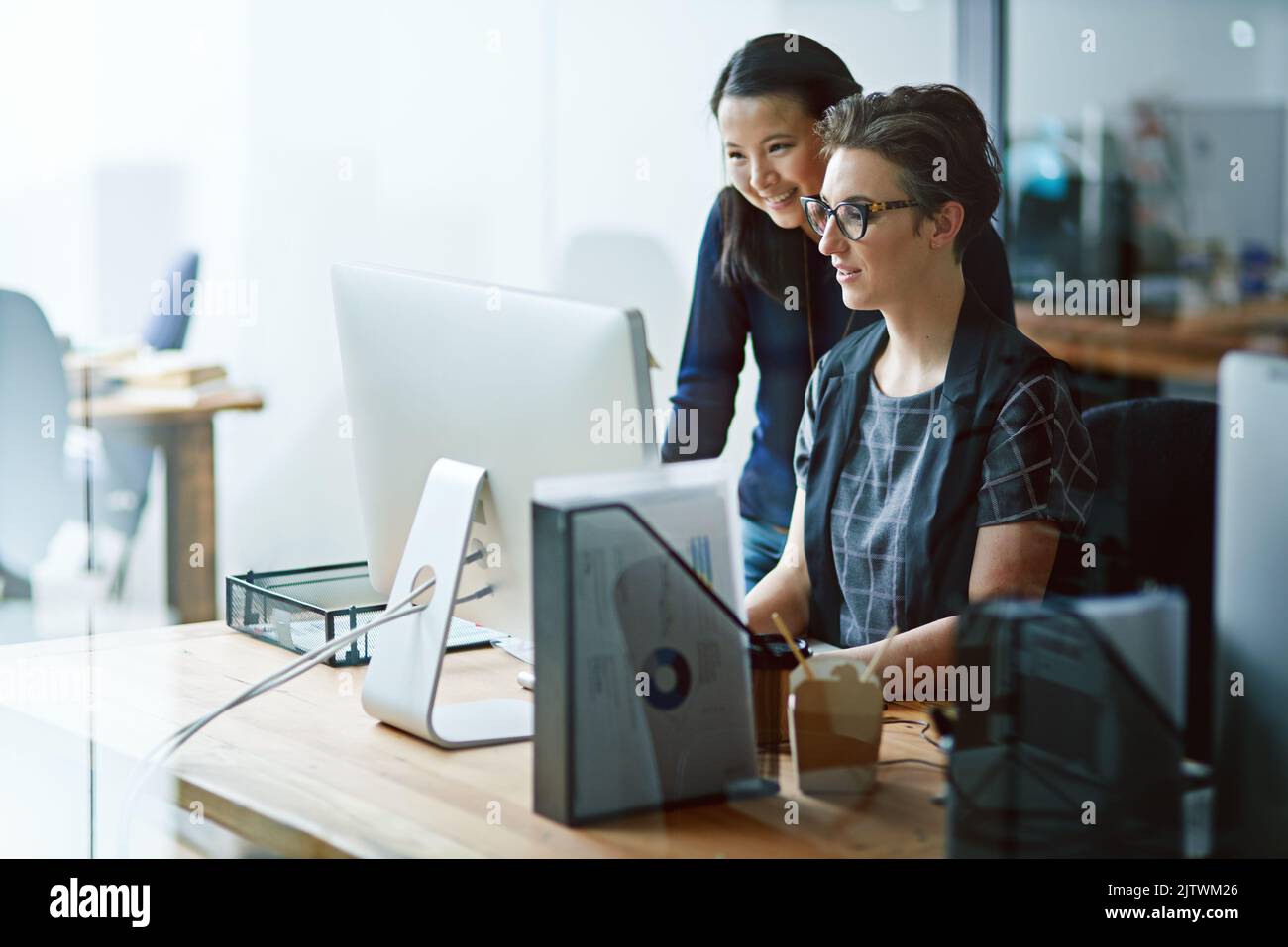 Working at a computer standing up hi-res stock photography and images ...