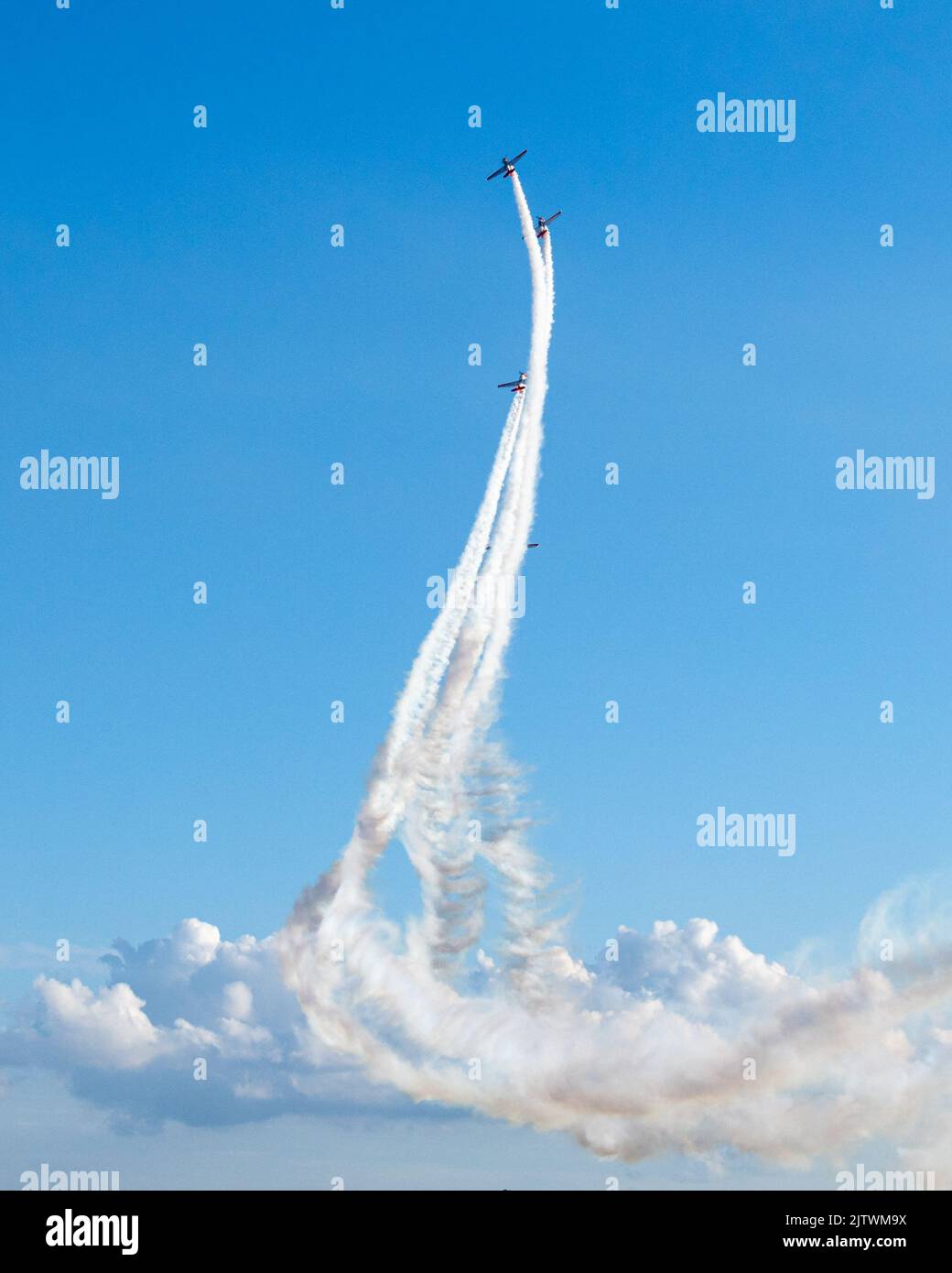 Aeroshell aerobatic team plane hi-res stock photography and images - Alamy