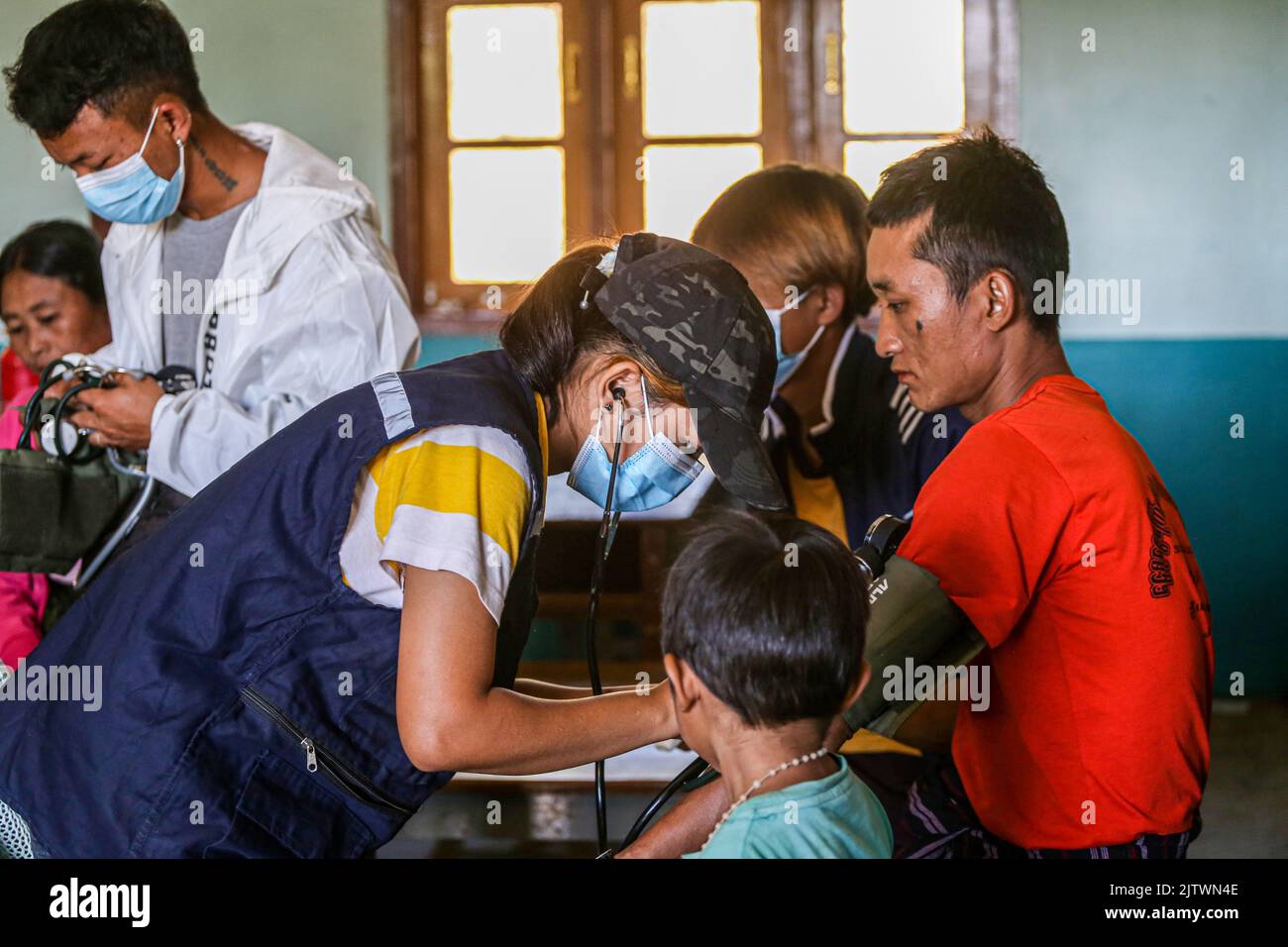 Myanmar. 28th Aug, 2022. A volunteer of "Nway Oo Sayy aid" measured the ...