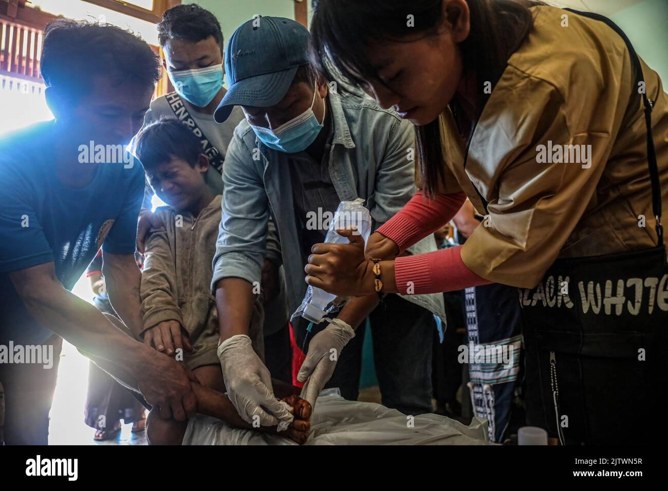 War zone refugee hi-res stock photography and images - Alamy