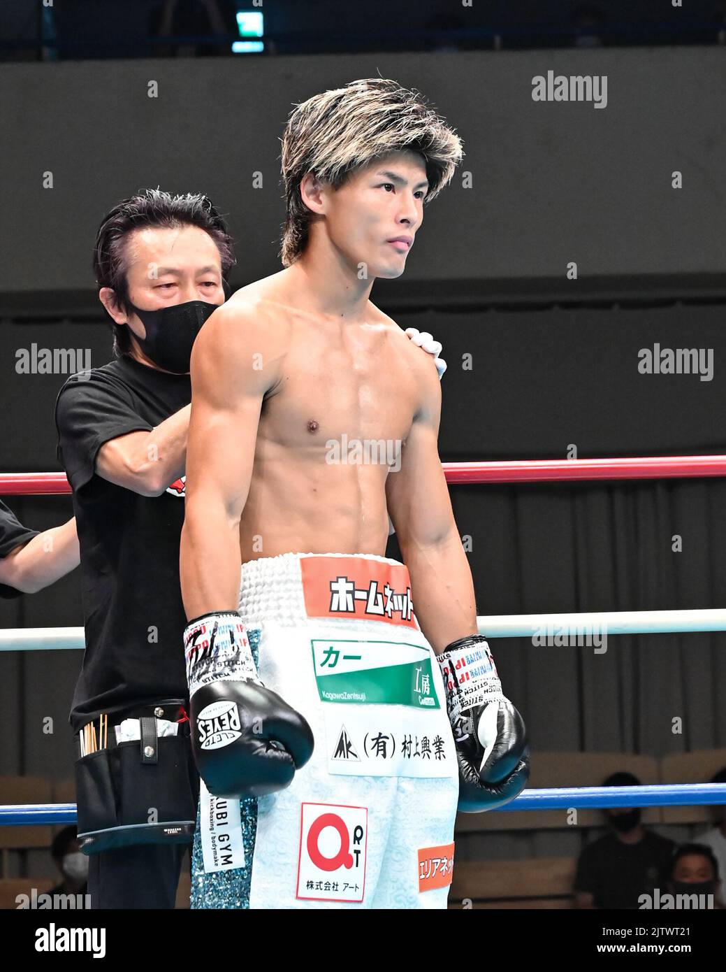 Tokyo, Japan. 30th Aug, 2022. Yoshimitsu Kimura (R) and his trainer ...