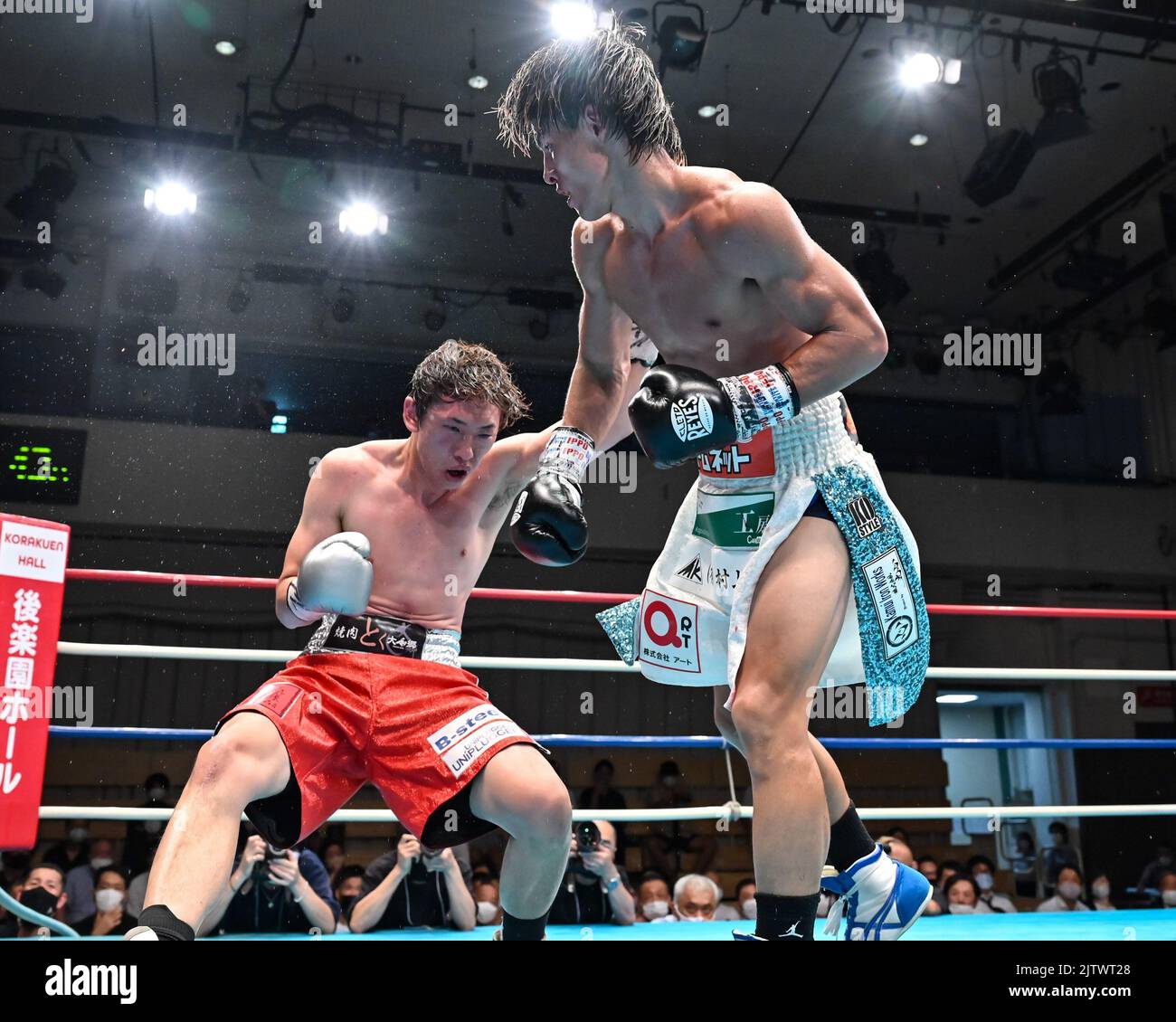 Tokyo, Japan. 30th Aug, 2022. Yoshimitsu Kimura (black gloves) and ...