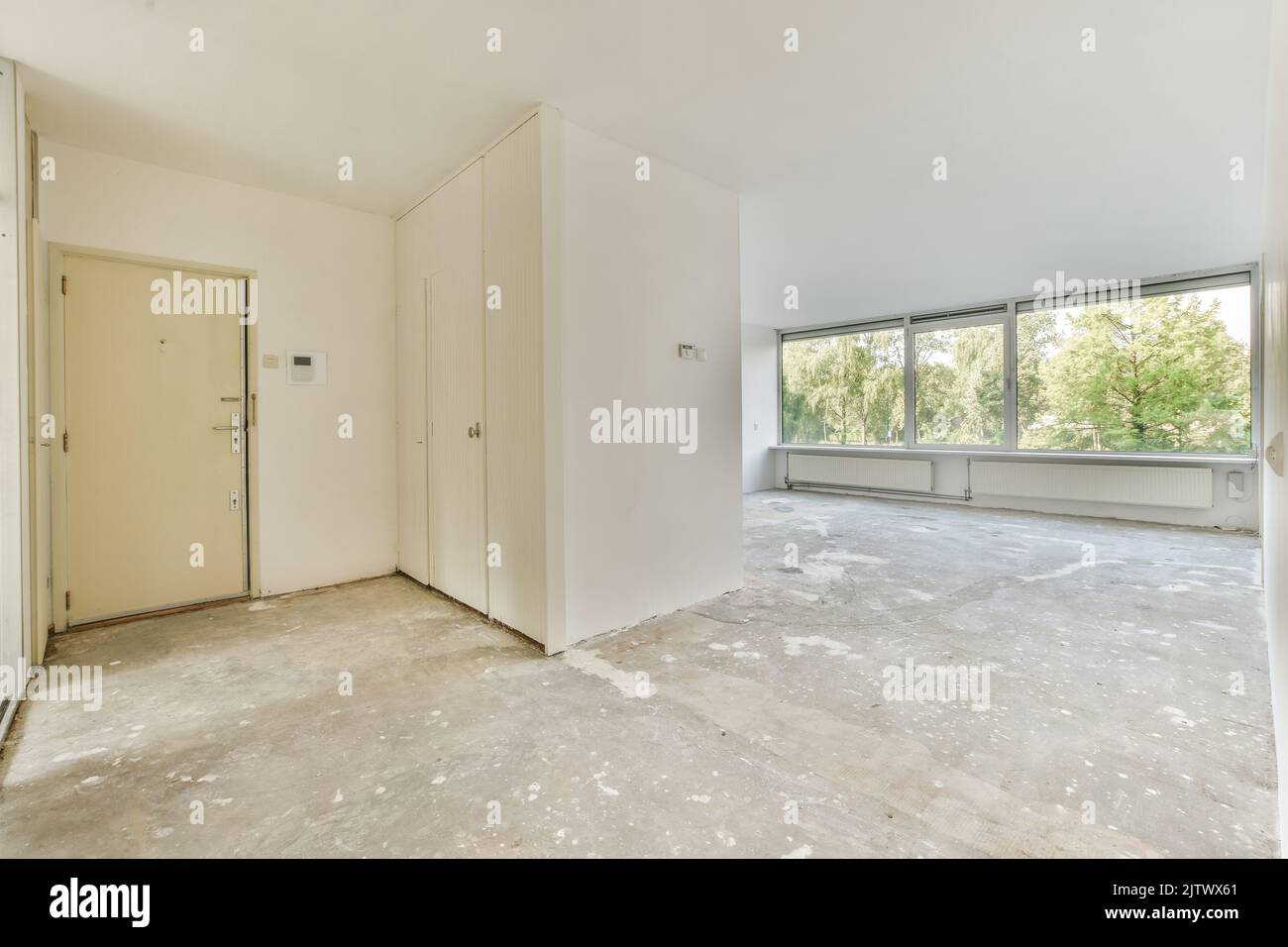 A cozy and spacious empty room in a luxury house Stock Photo - Alamy