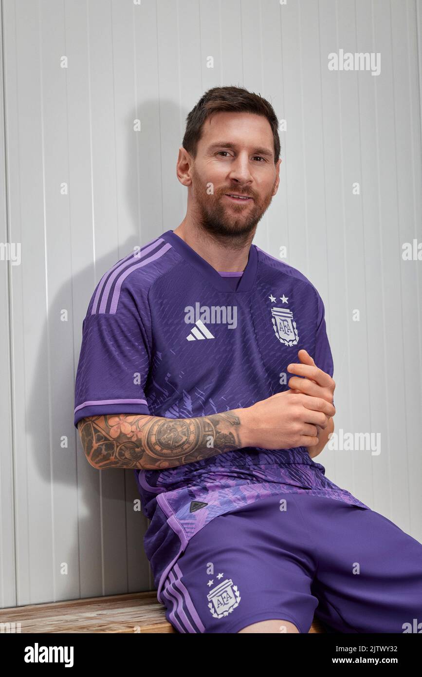 Lionel messi fifa 22 hi-res stock photography and images - Alamy