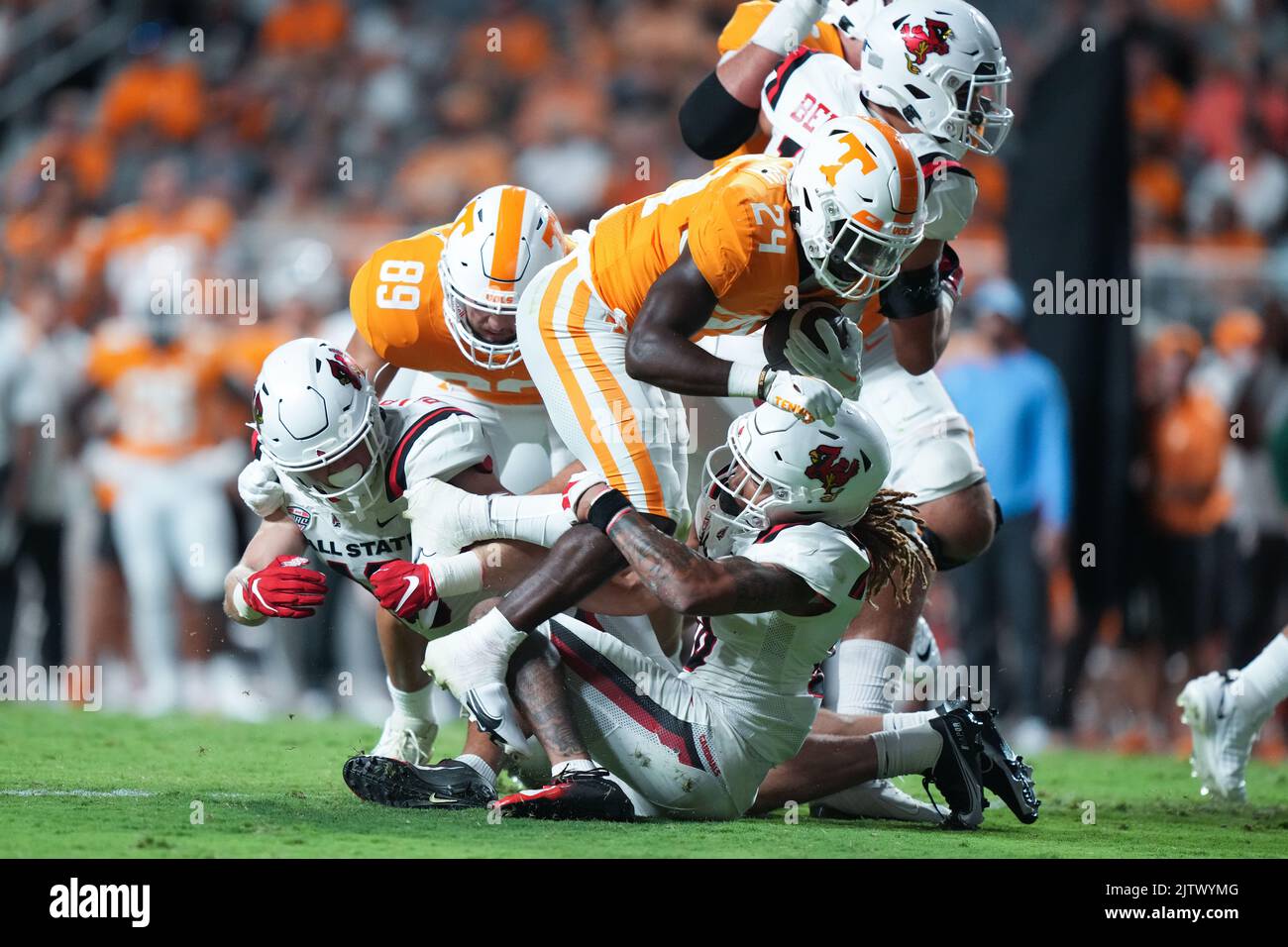 September 1, 2022: Dylan Sampson #24 of the Tennessee Volunteers runs ...