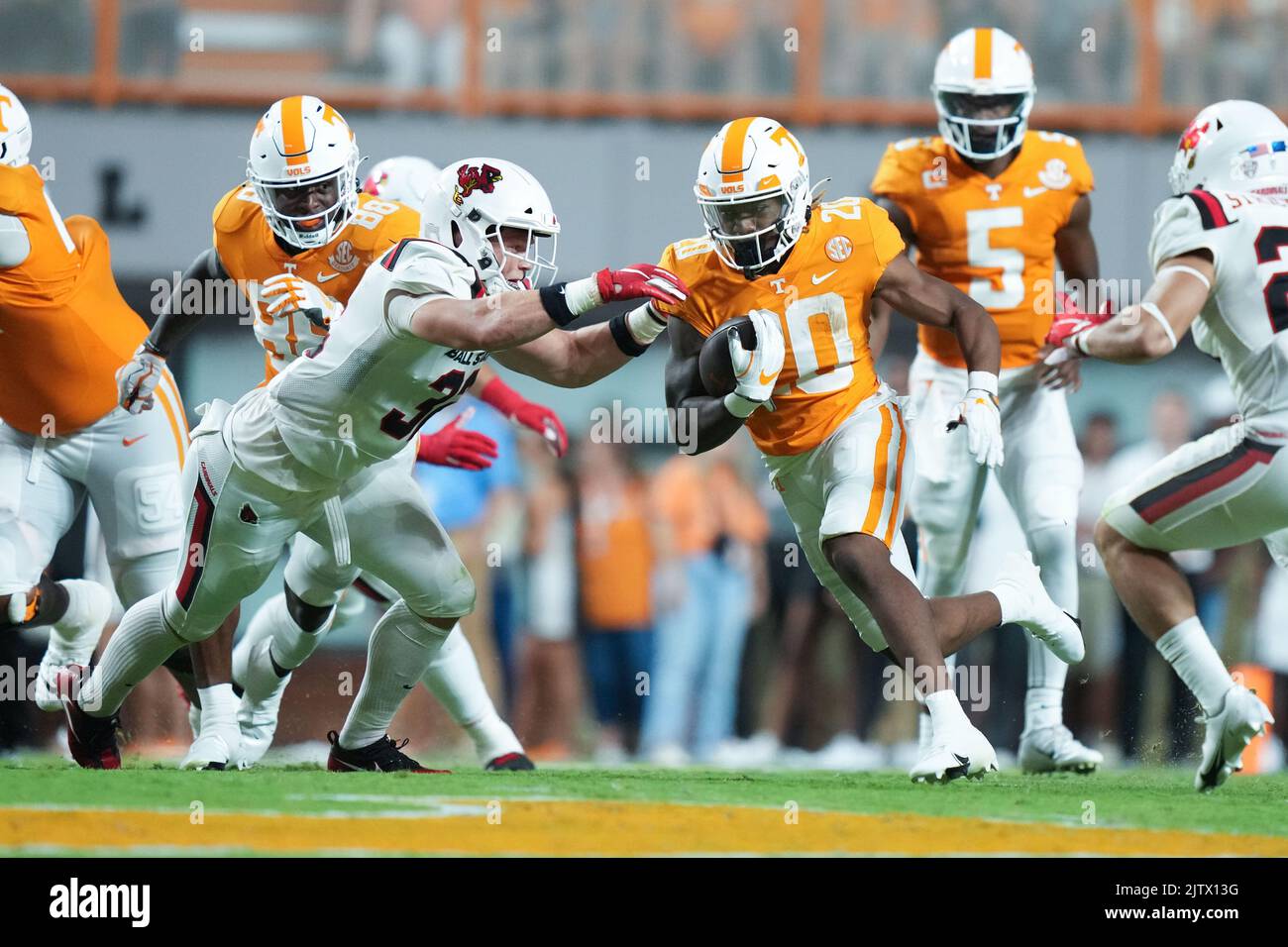 September 1, 2022: Jaylen Wright #20 of the Tennessee Volunteers runs ...