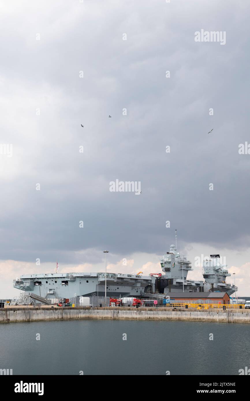 Royal Navy warship HMS Queen Elizabeth (R08) in dock at Portsmouth ...