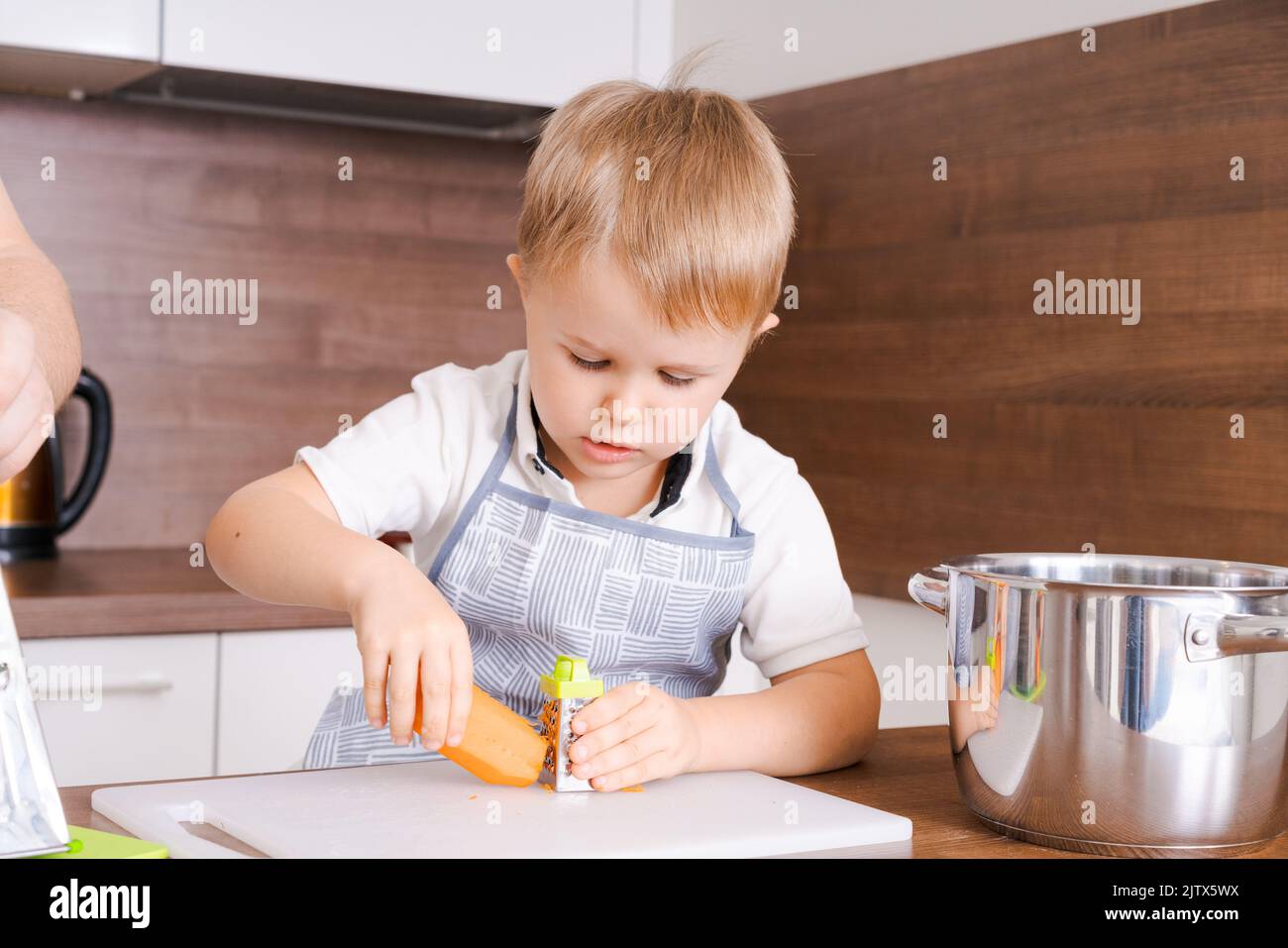 Son helping father cook hi-res stock photography and images - Alamy