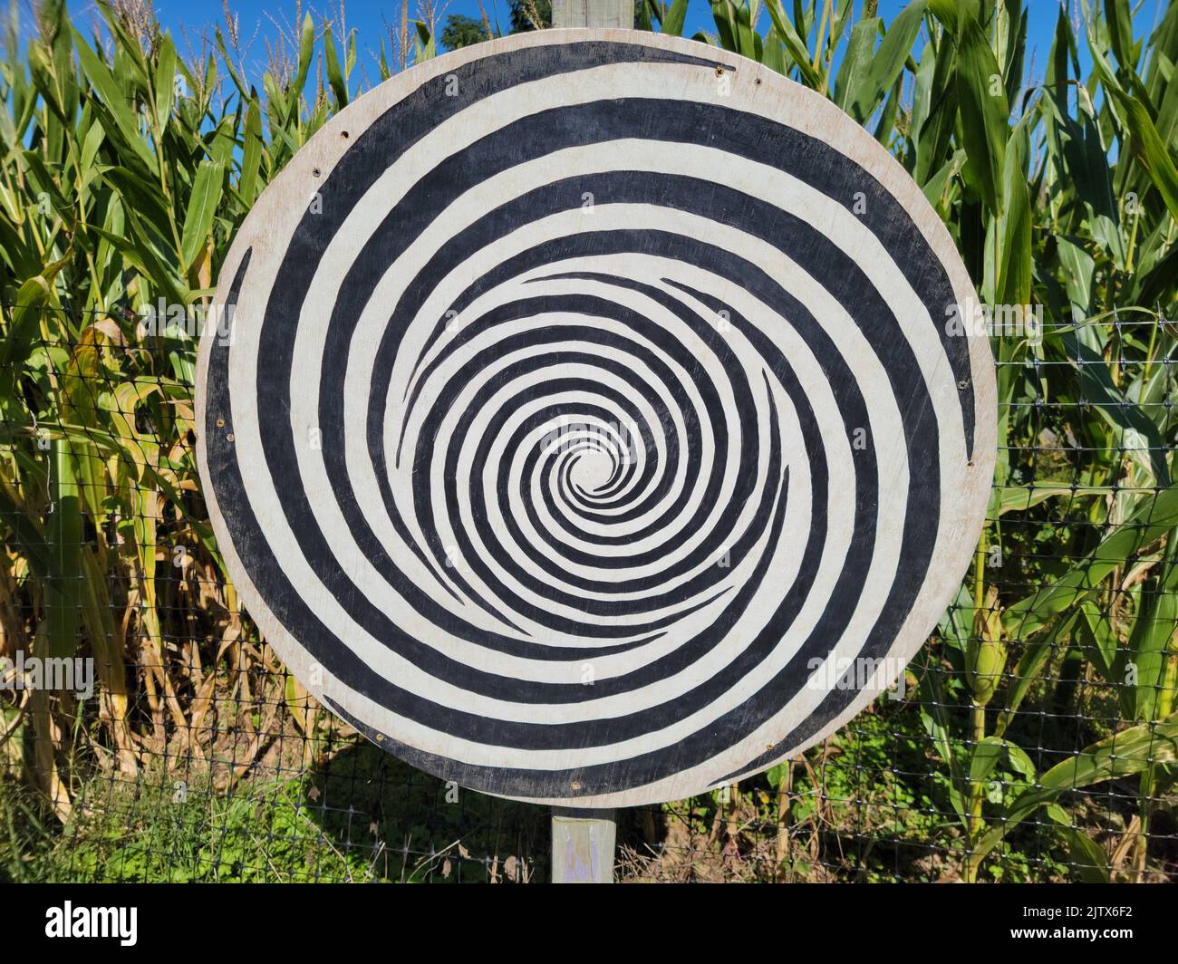 Optical illusion sign hi-res stock photography and images - Alamy