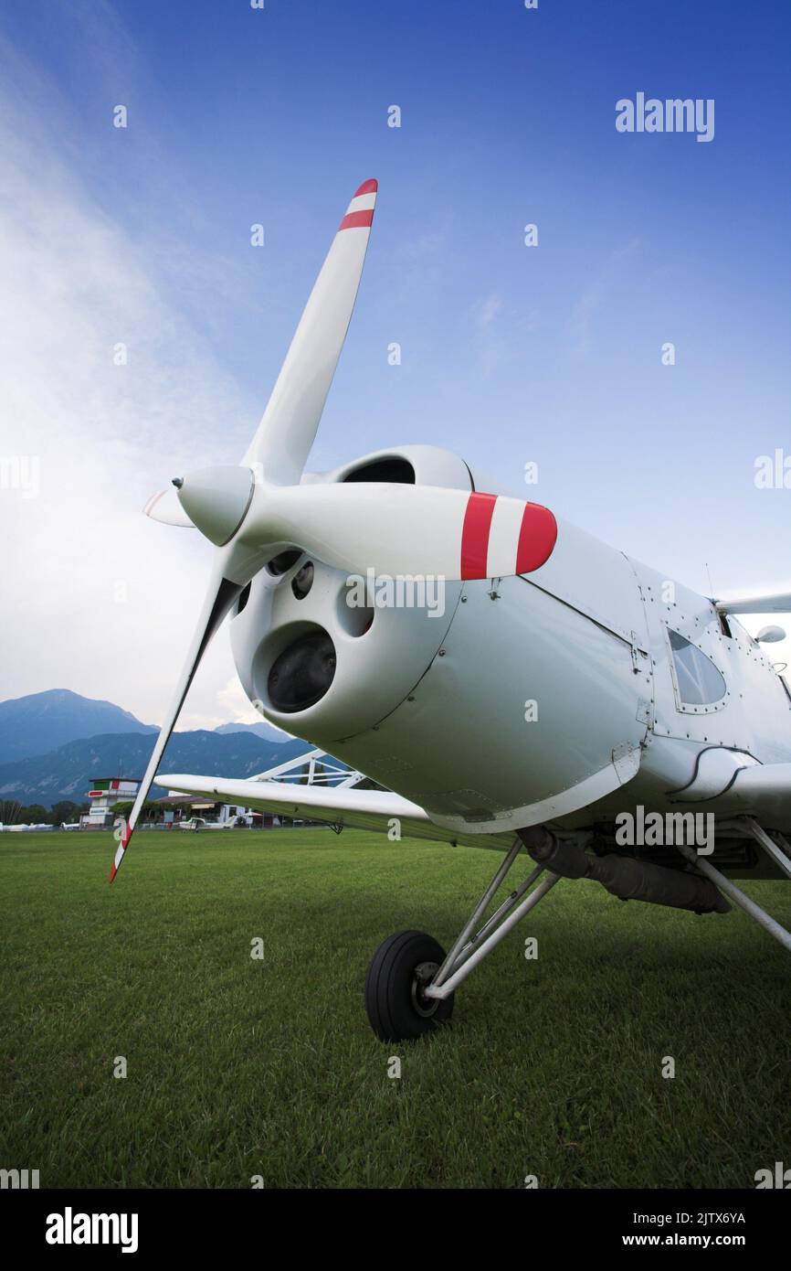 Proppeler airplane hi-res stock photography and images - Alamy