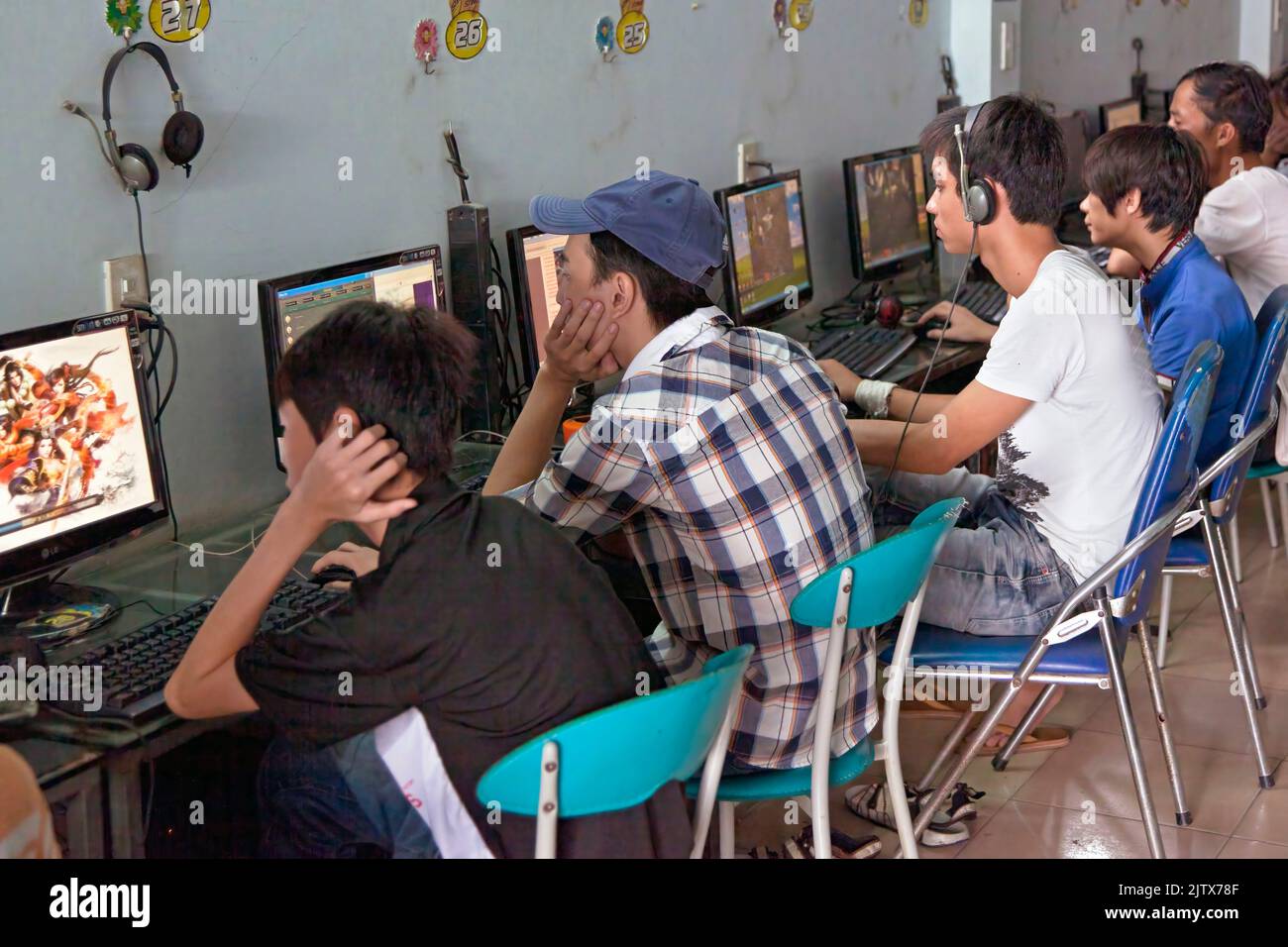Vietnamese students using computers in internet shop, Hai Phong ...