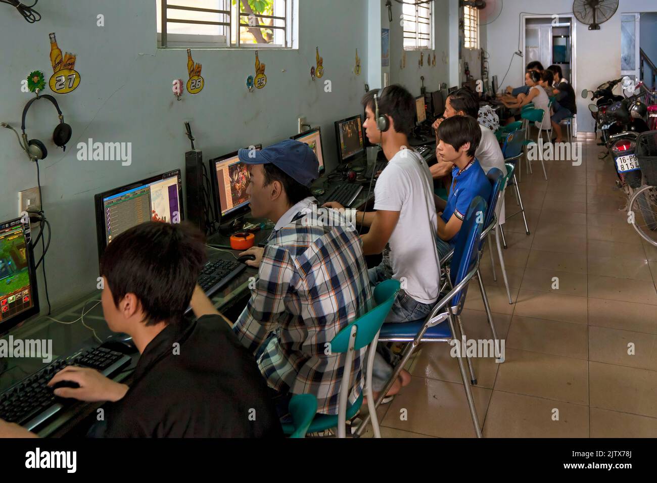 Vietnamese students using computers in internet shop, Hai Phong ...