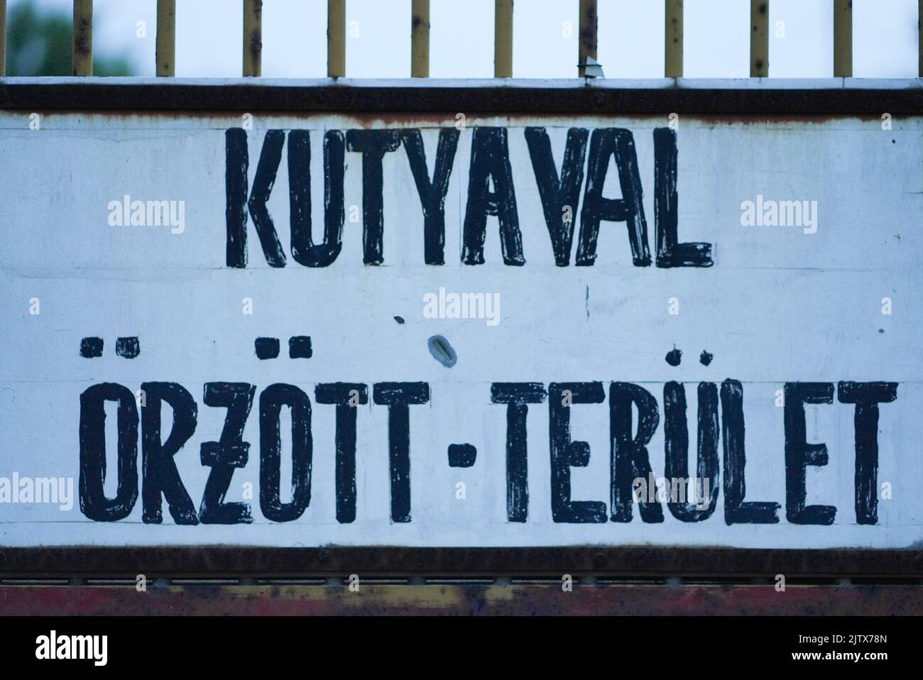 Hungarian sign meaning this property guarded by dogs Stock Photo - Alamy