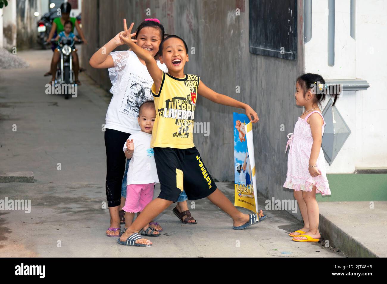 Vietnamese boy girl hi-res stock photography and images - Alamy