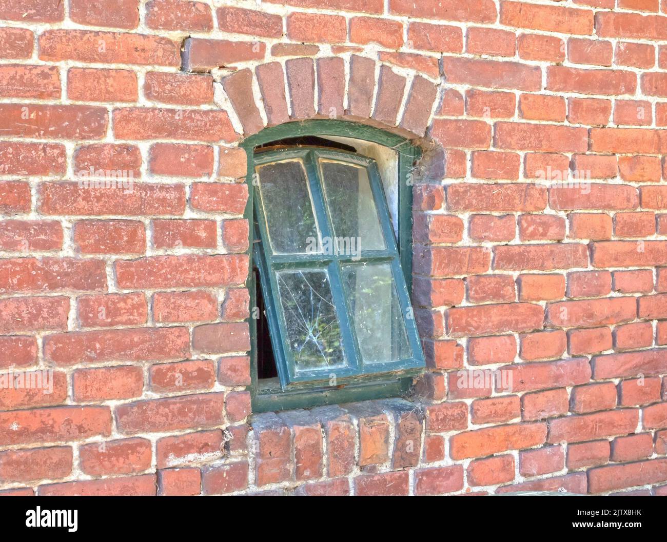 Dirty old window hi-res stock photography and images - Alamy