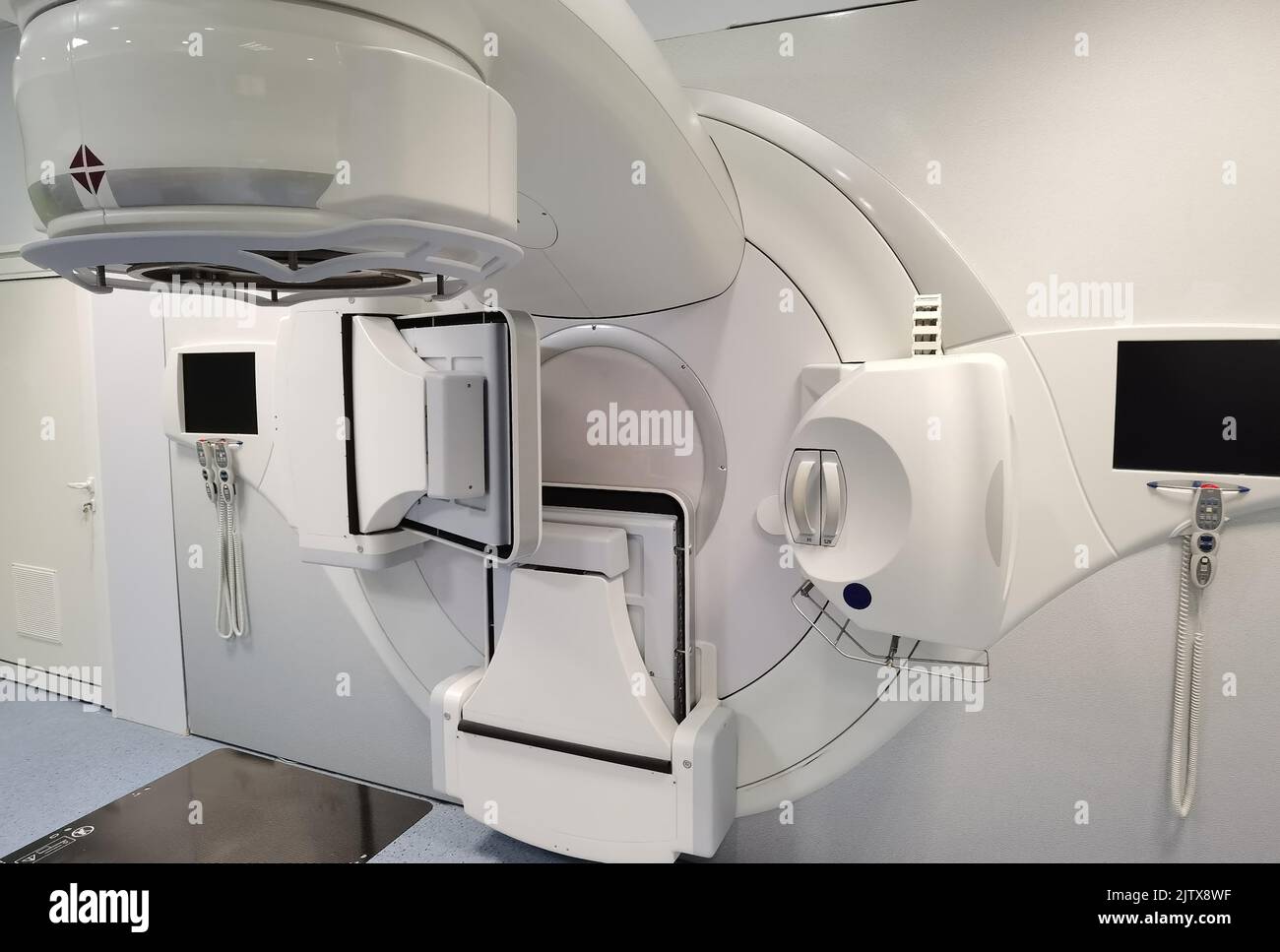 Advanced medical technology hi-res stock photography and images - Alamy