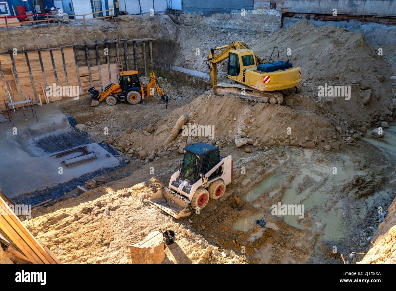 Heavy construction hi-res stock photography and images - Alamy