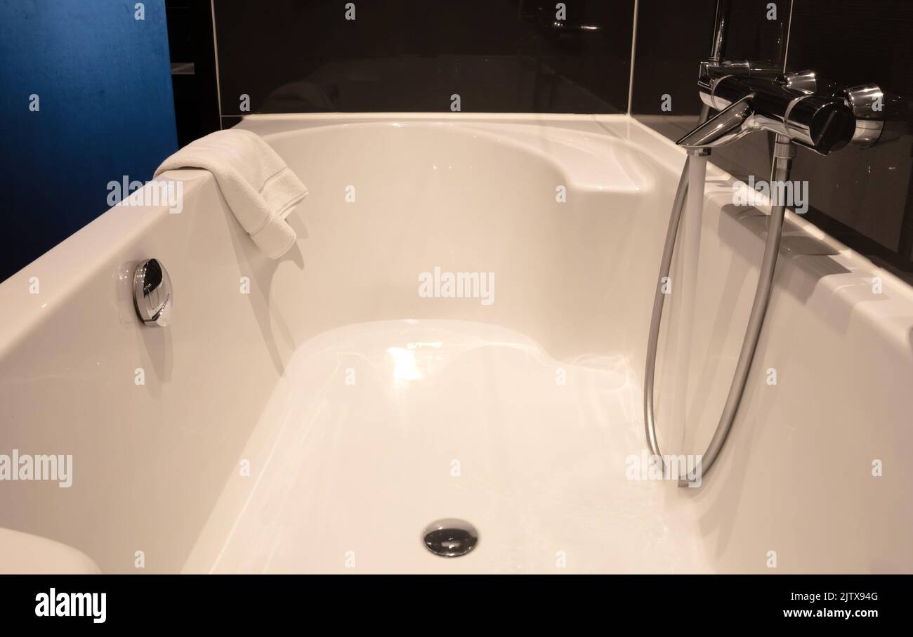 Pouring bubble bath hi-res stock photography and images - Alamy