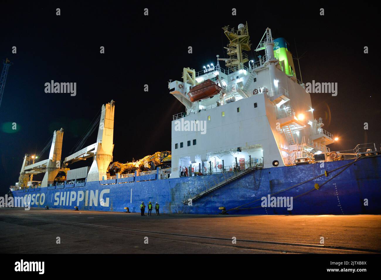 (220902) -- JAKARTA, Sept. 2, 2022 (Xinhua) -- A vessel, loaded with a ...
