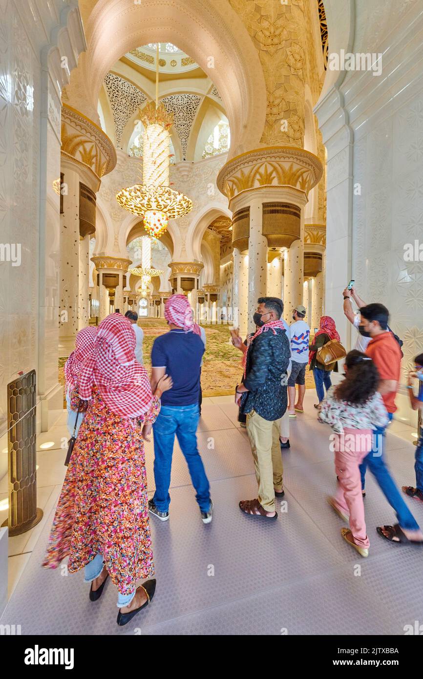 Abu dhabi photos hi-res stock photography and images - Alamy