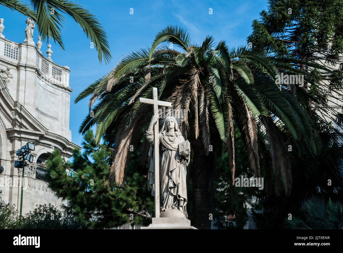 Faith cathedral hi-res stock photography and images - Alamy