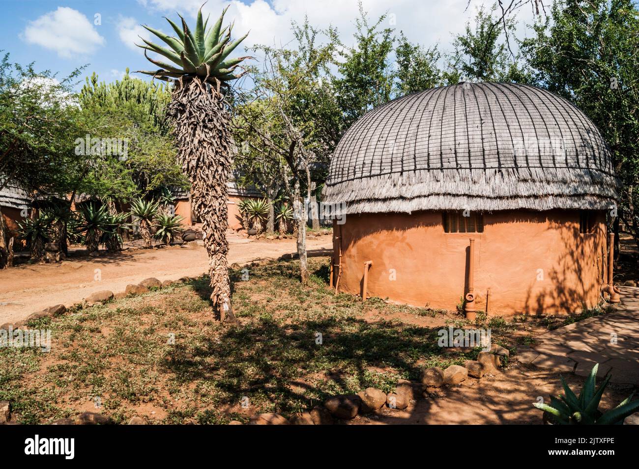 Zulu village traditional hi-res stock photography and images - Alamy