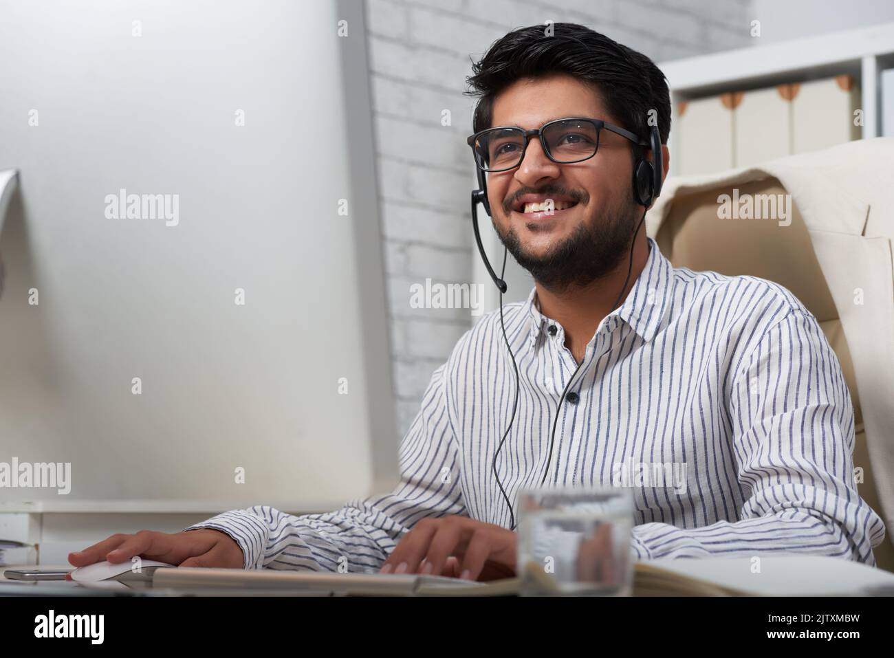 Indian customer hi-res stock photography and images - Alamy