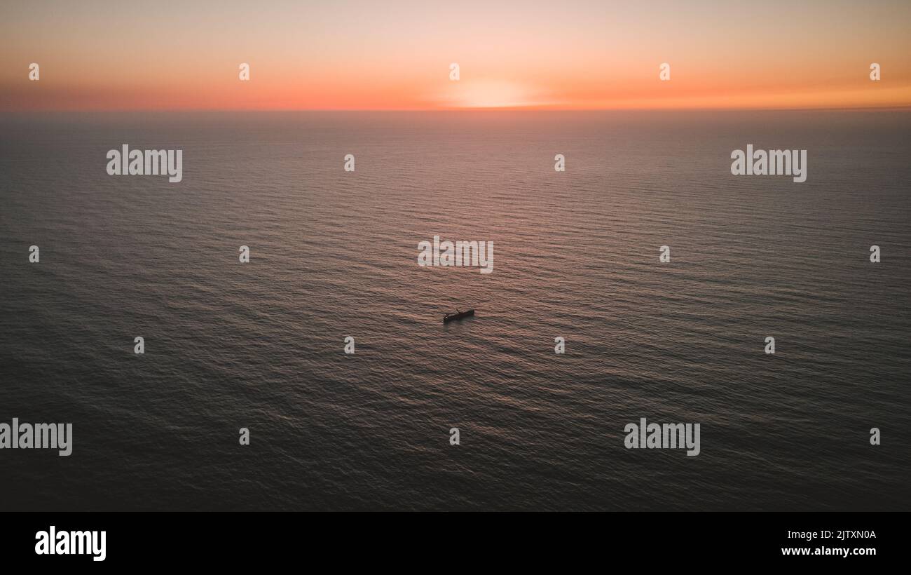 Aerial view os ship in middle of the ocean Stock Photo - Alamy