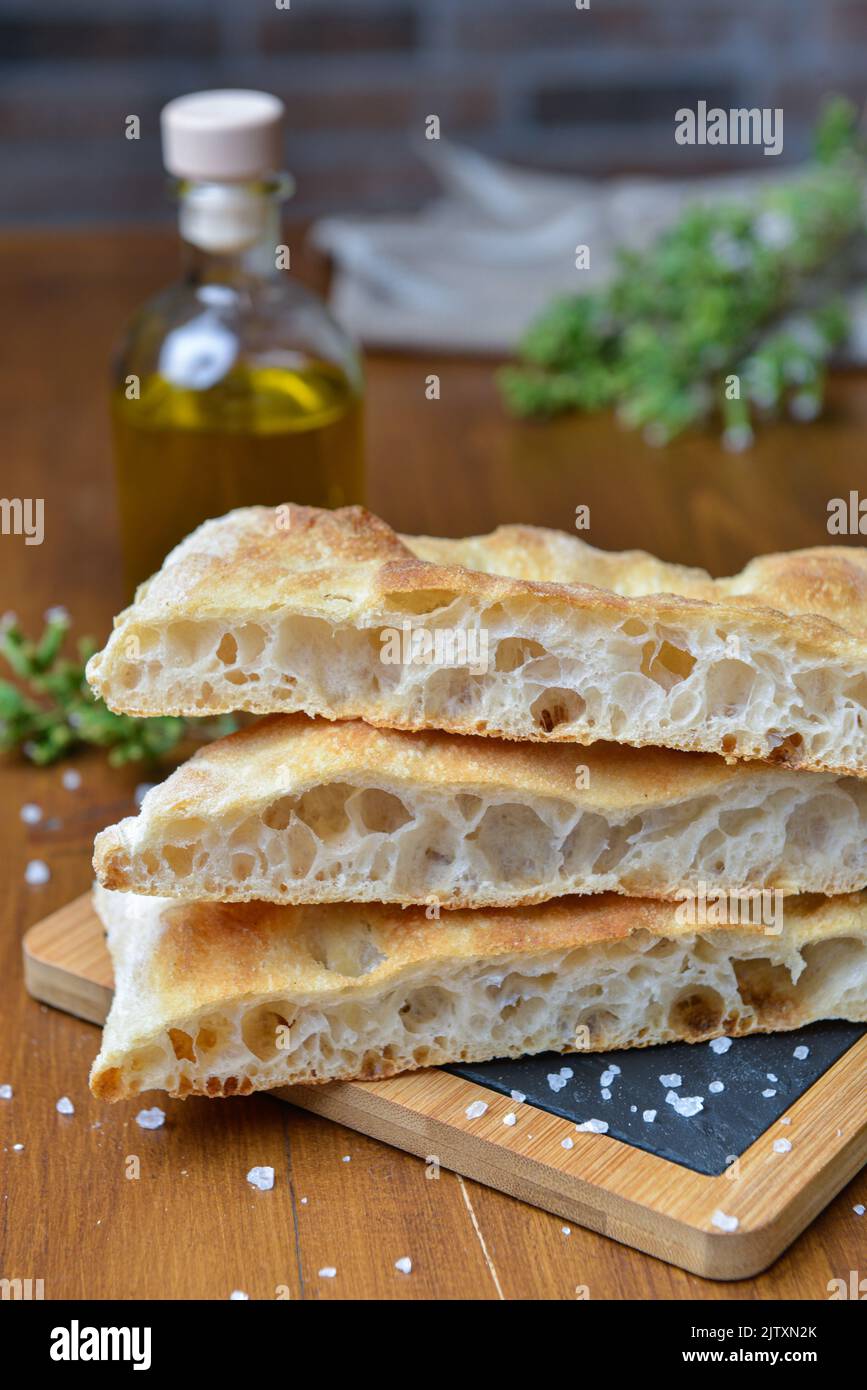 Crmbly focaccia roman style, schiacciata fiorentina, pizza in pala alla ...