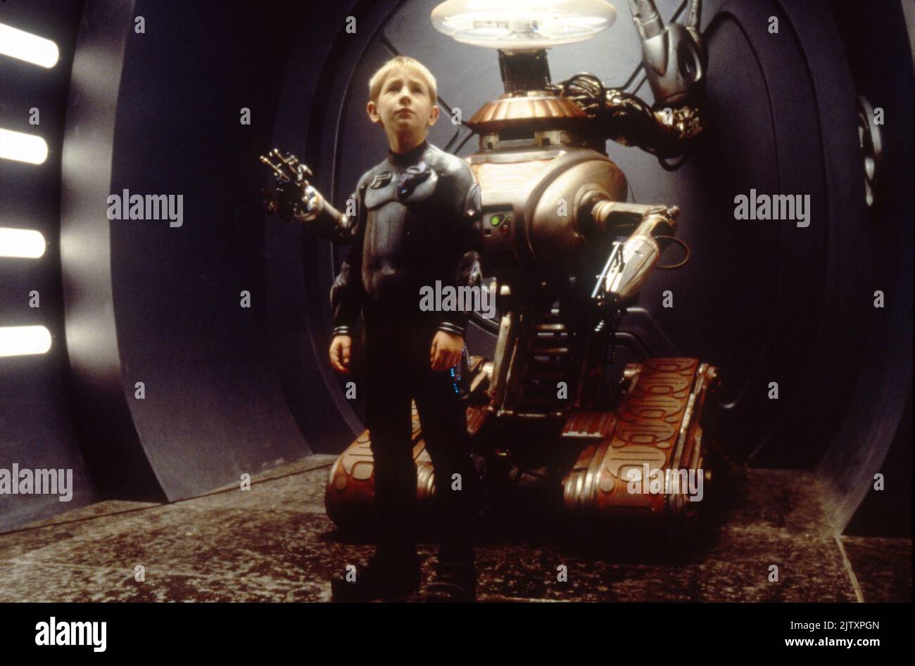 Lost in Space Year : 1998 USA / UK Director : Stephen Hopkins Jack ...