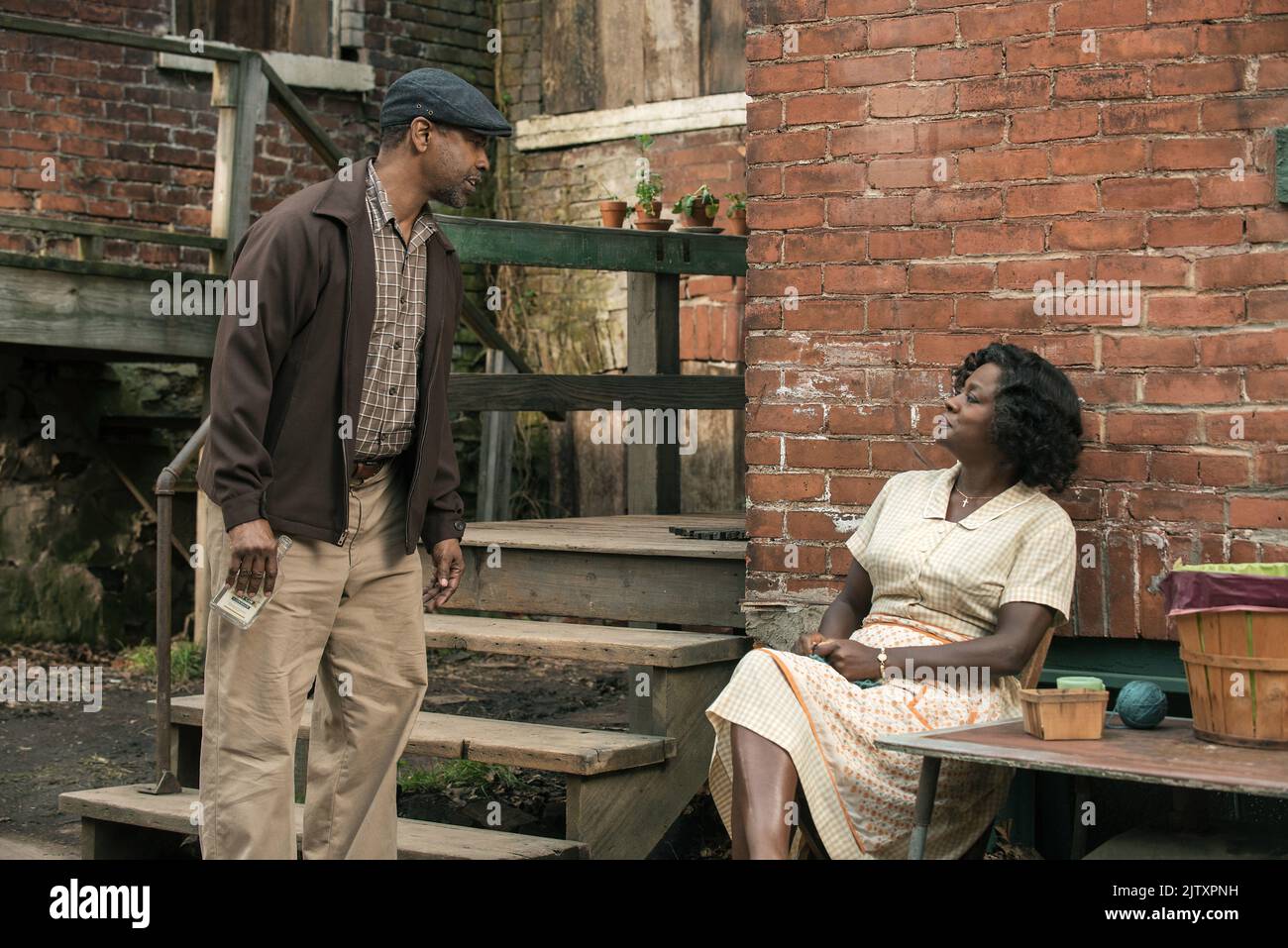Fences Year : 2016 USA Director : Denzel Washington Viola Davis, Denzel ...