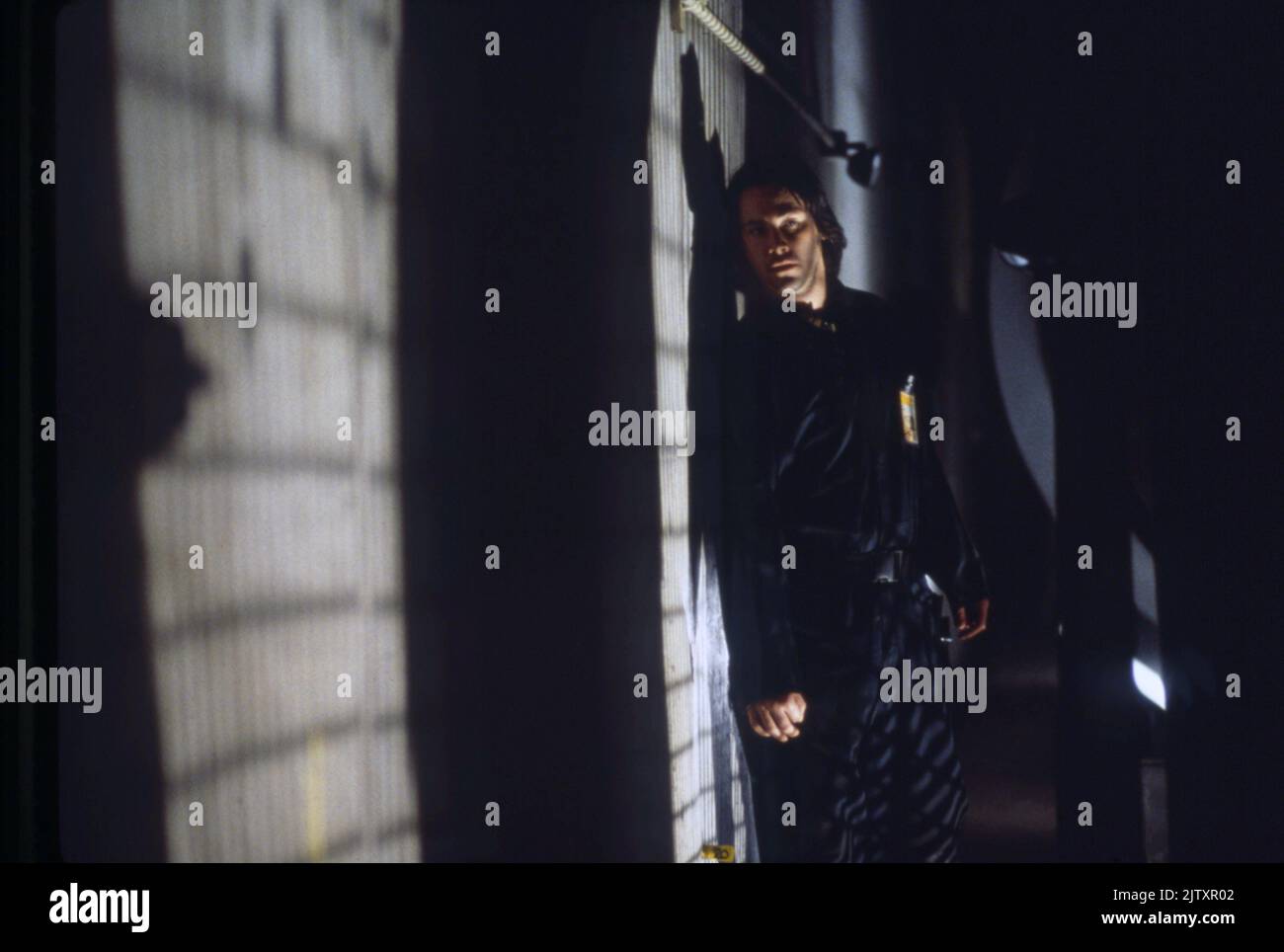 Chain Reaction Year : 1996 USA Director : Andrew Davis Keanu Reeves ...