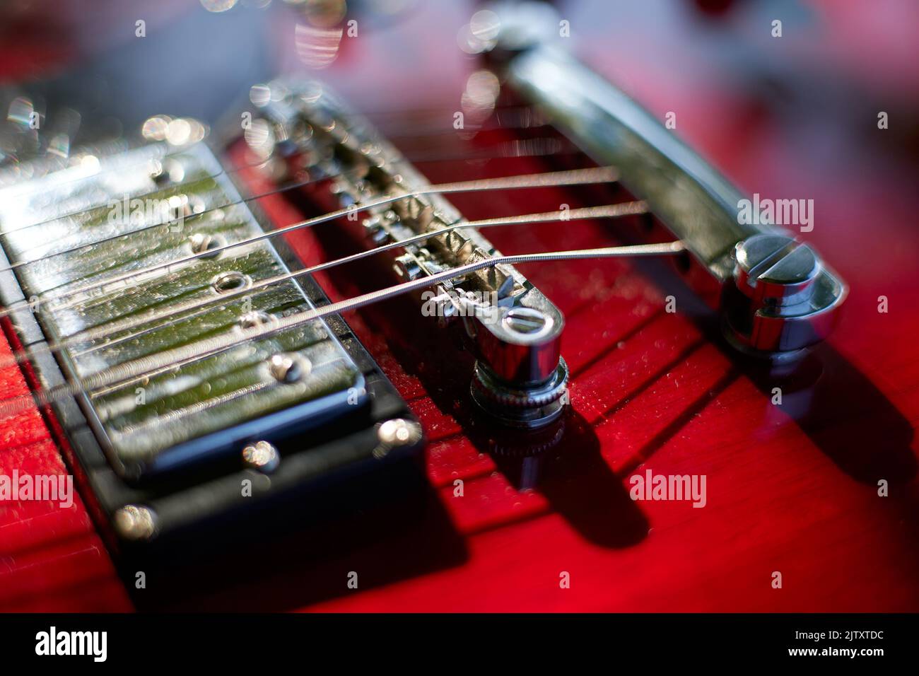 Colour strings hi-res stock photography and images - Alamy