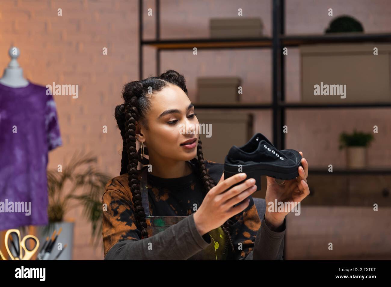 Customizing workshop hi-res stock photography and images - Alamy