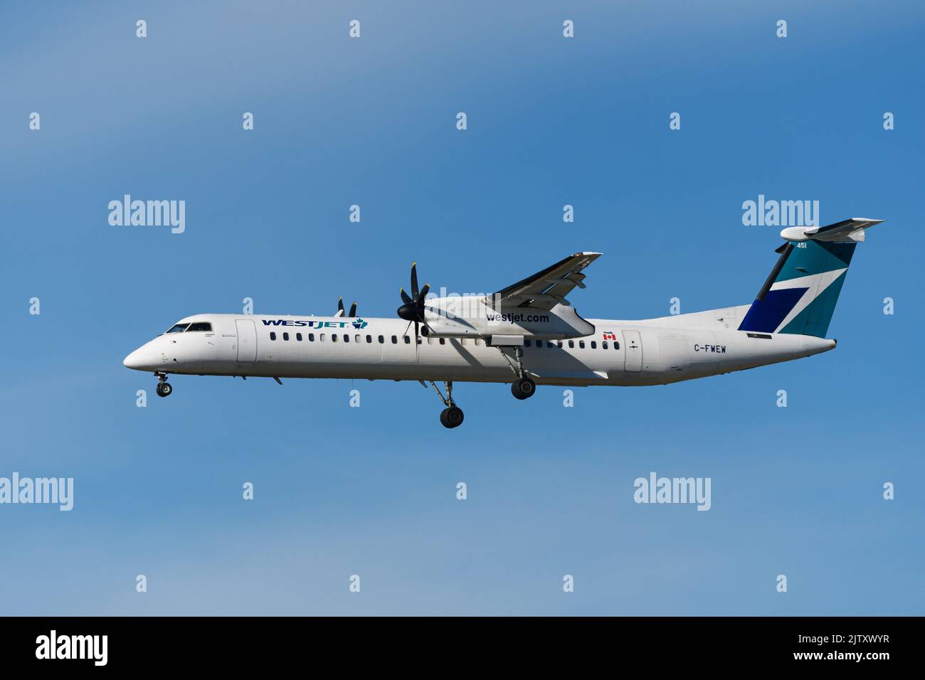 Westjet de havilland dash 8 hi-res stock photography and images - Alamy