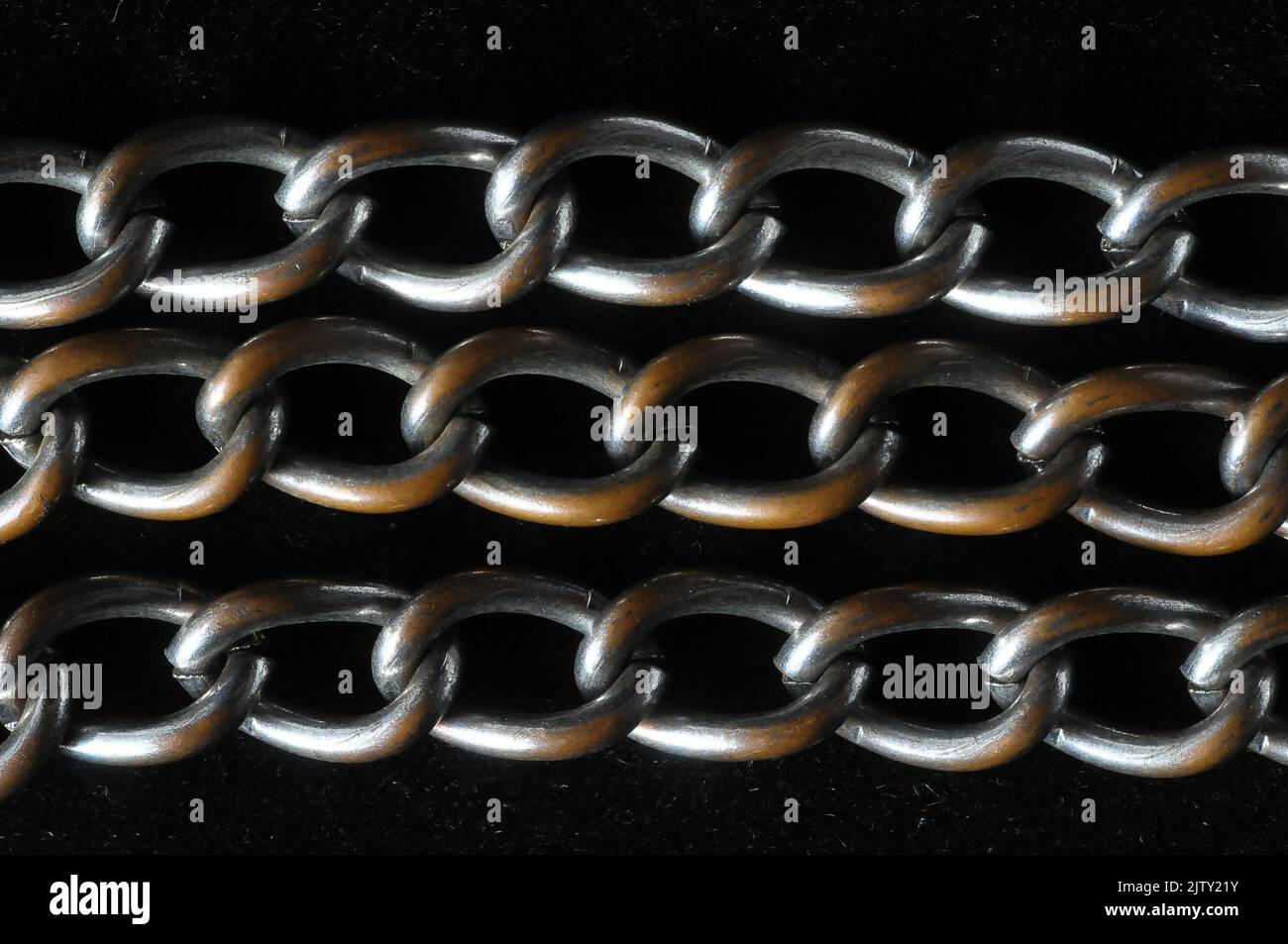 Silver link chain hi-res stock photography and images - Alamy